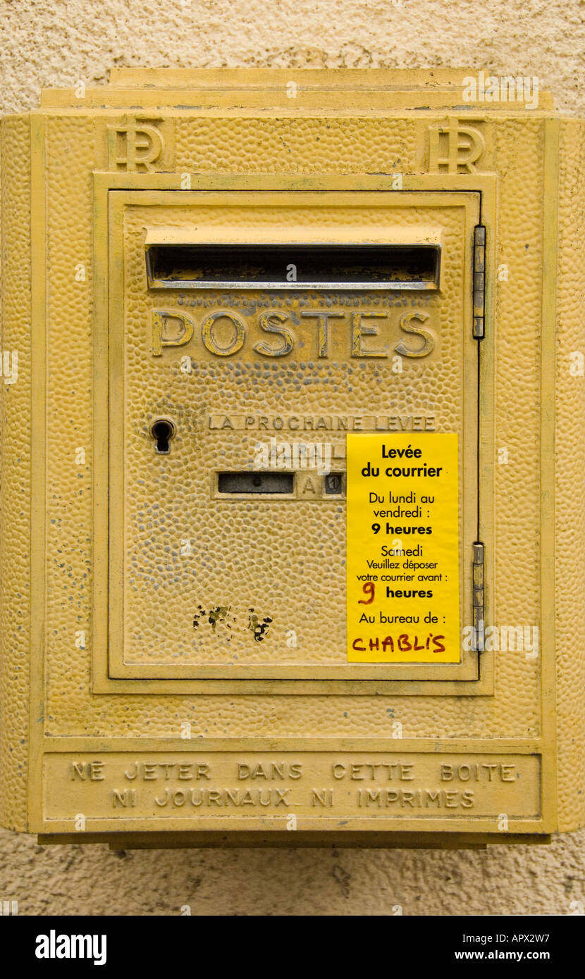 Typical french post box hi-res stock photography and images - Alamy