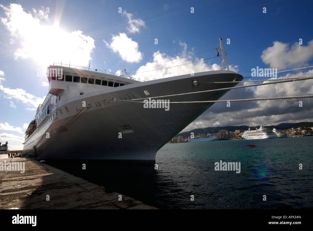pier dock cruise Stock Photo - Alamy