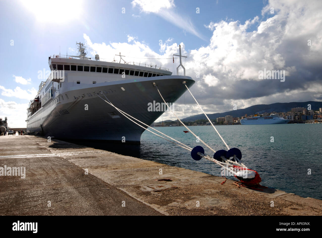pier dock cruise Stock Photo - Alamy
