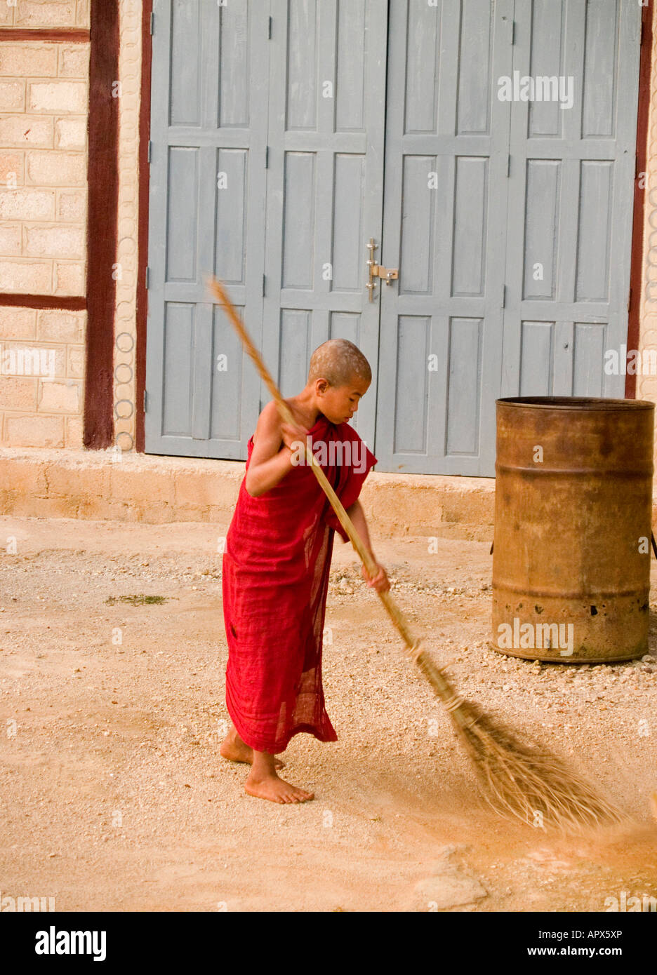Sweeping temple grounds hi-res stock photography and images - Alamy