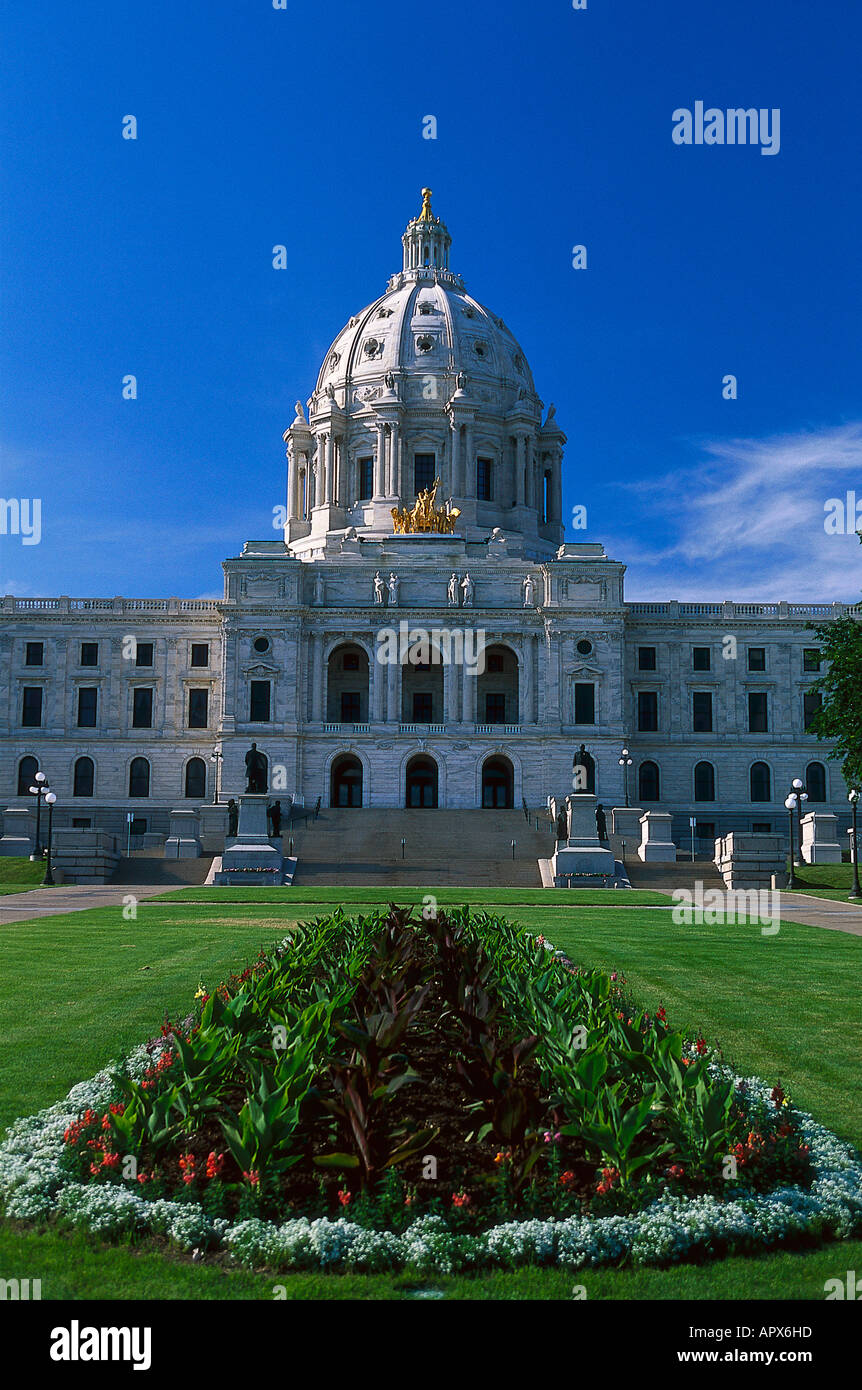 Twin cities of minneapolis and st paul hi-res stock photography and ...