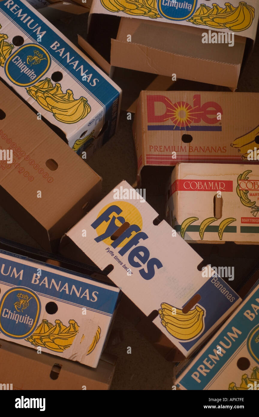 empty fruit boxes Stock Photo - Alamy