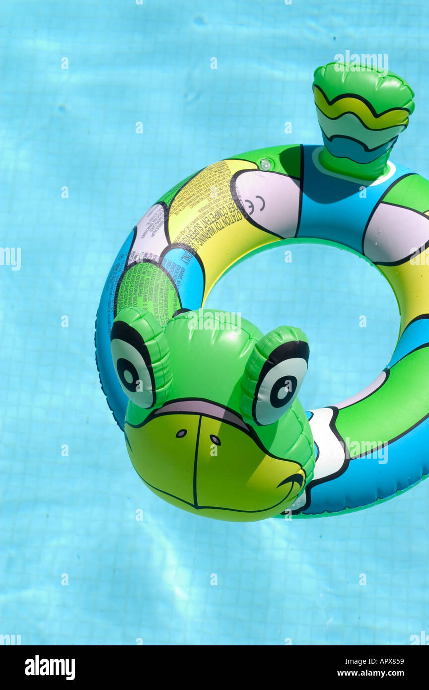 Turtle swimming plastic hi-res stock photography and images - Alamy