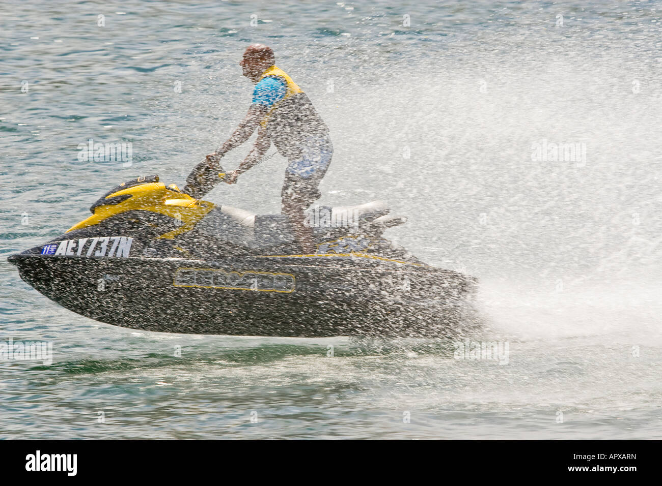 Water bounces hi-res stock photography and images - Alamy