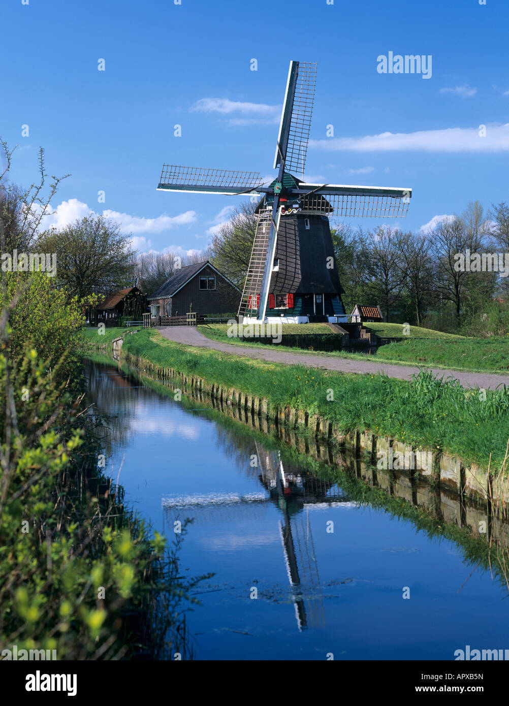 Windmill and canal , edam , holland Stock Photo - Alamy