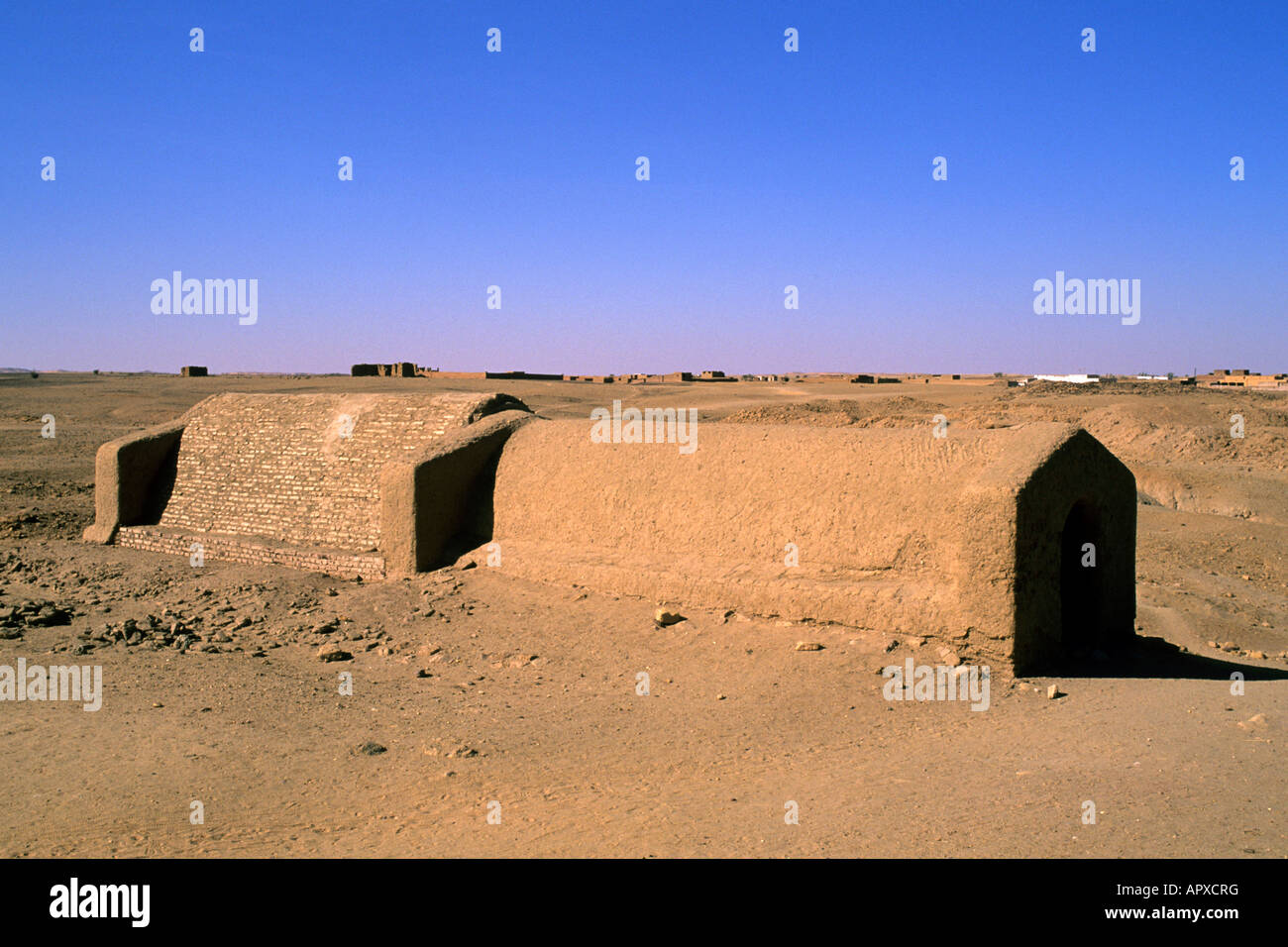 El Kurru tombs on the outskirts of a village Stock Photo - Alamy