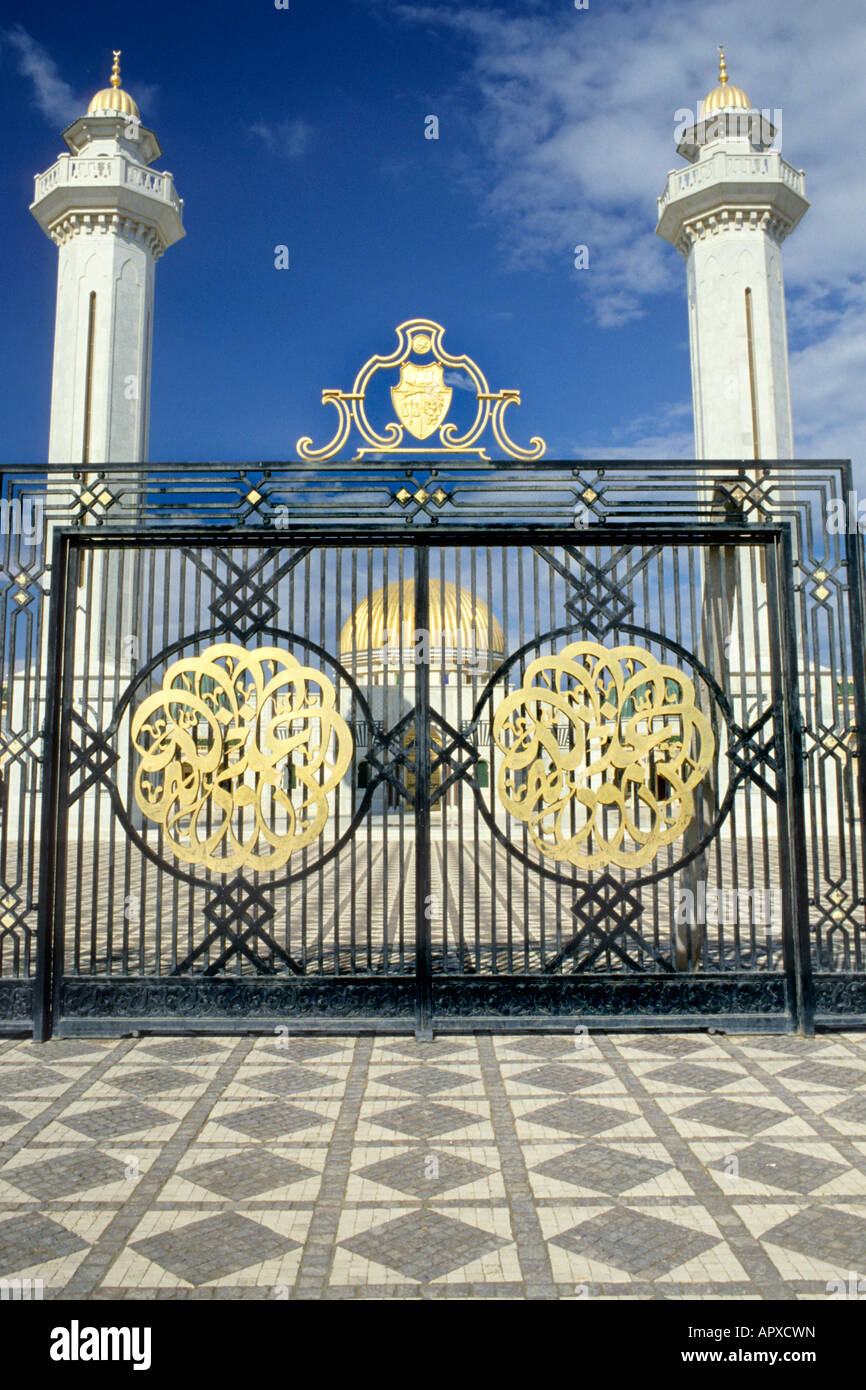 Ornate gates at the Bourguiba Mausoleum at Monastir Stock Photo - Alamy