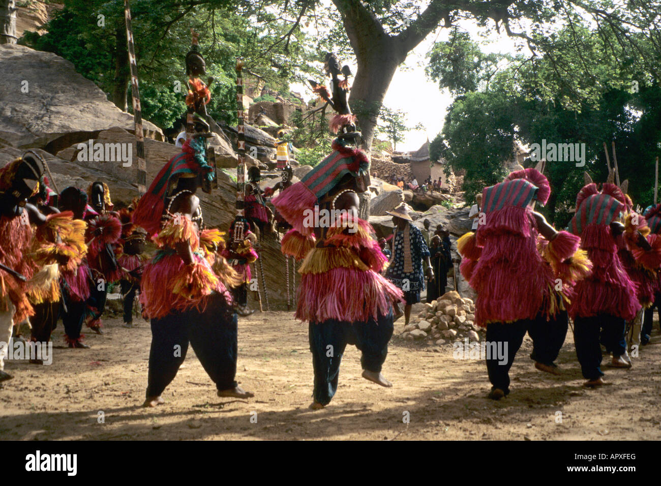 Dogon ceremonial dance Stock Photo - Alamy