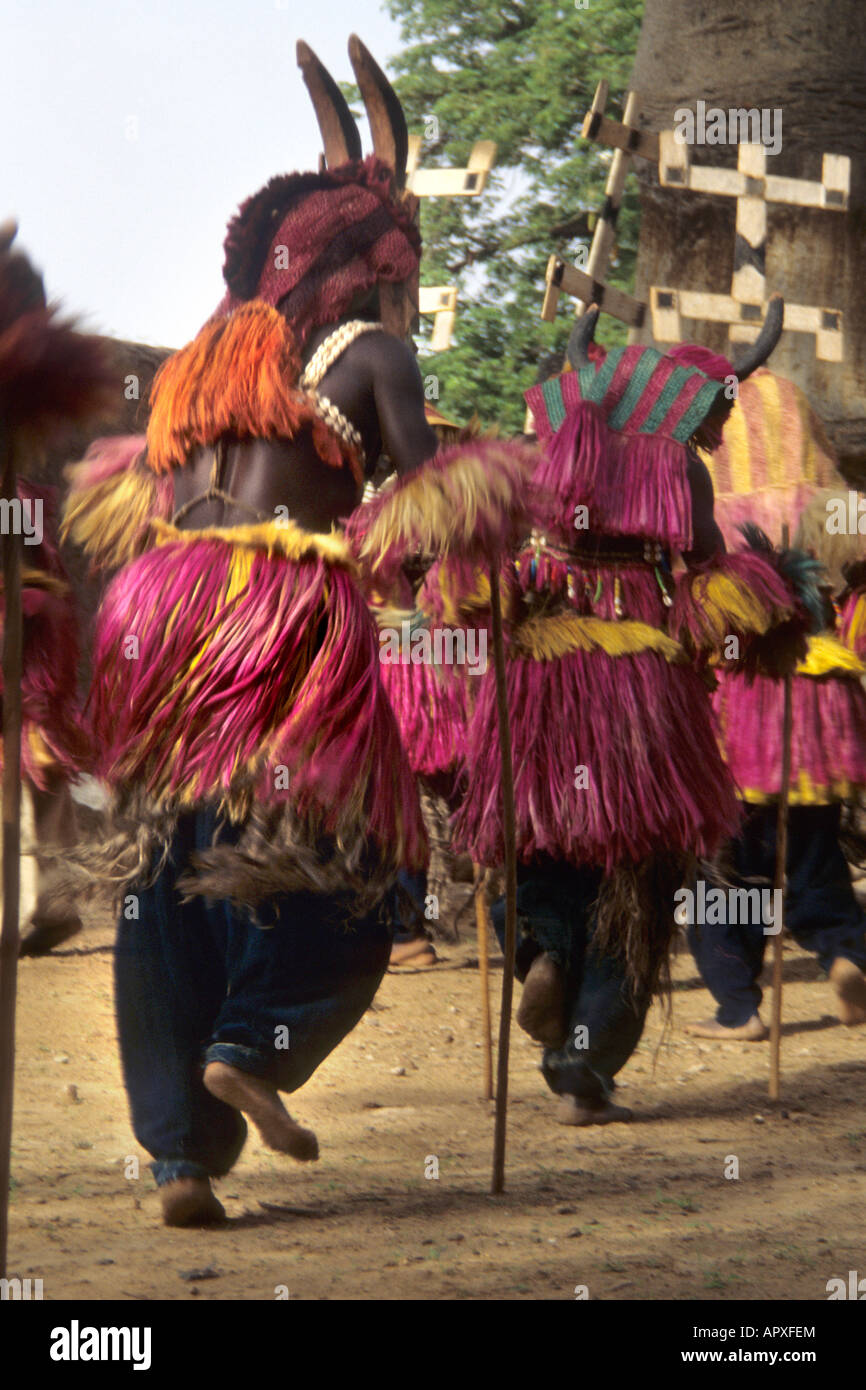 Dogon ceremonial dance Stock Photo - Alamy