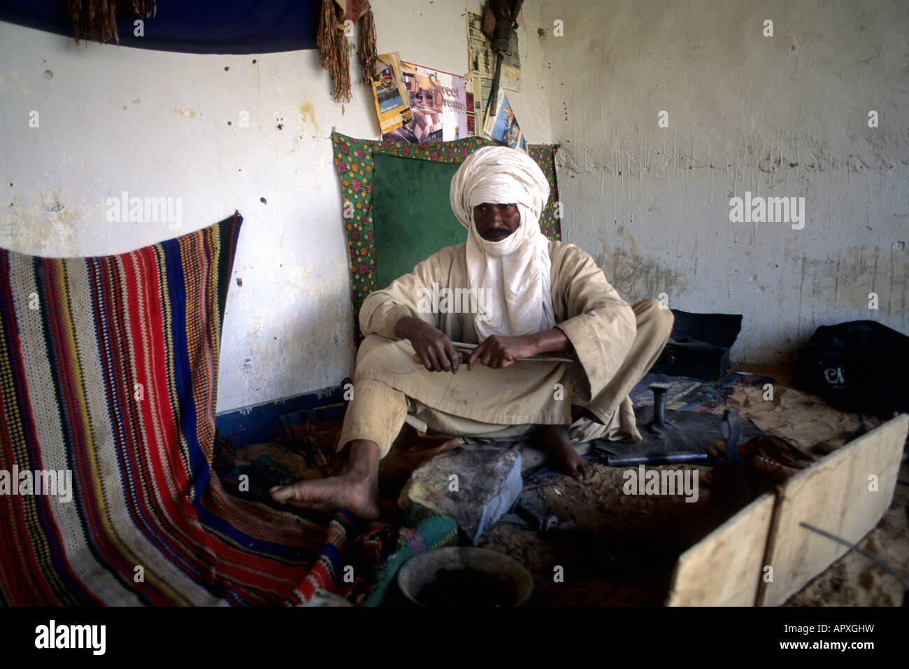 A Tuareg artisan at Ghat Stock Photo - Alamy