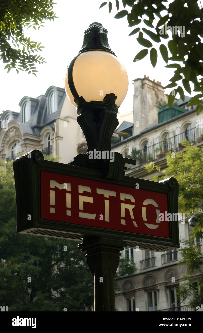 Paris metro stop art deco hi-res stock photography and images - Alamy