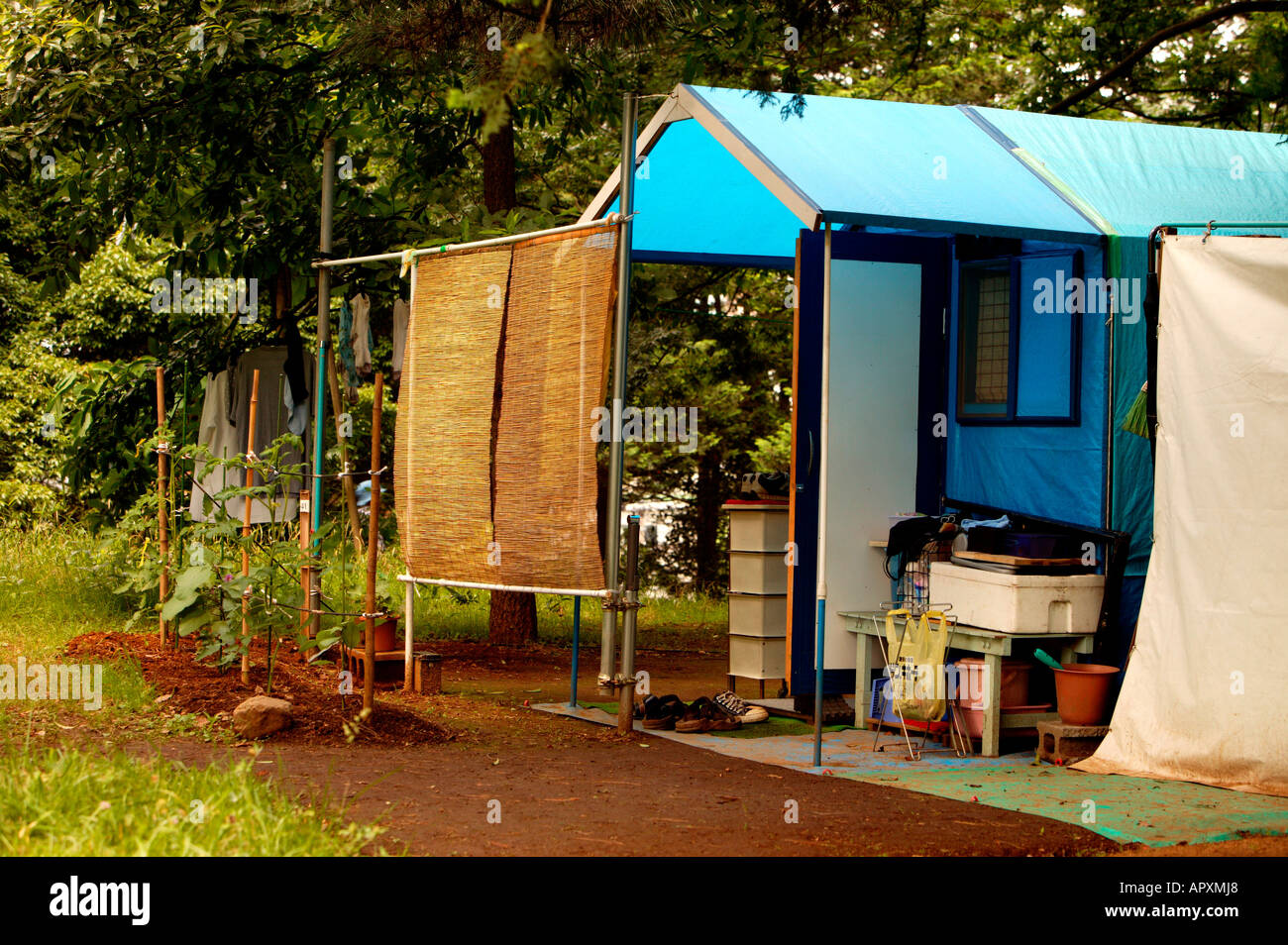 Homeless in japan hi-res stock photography and images - Alamy