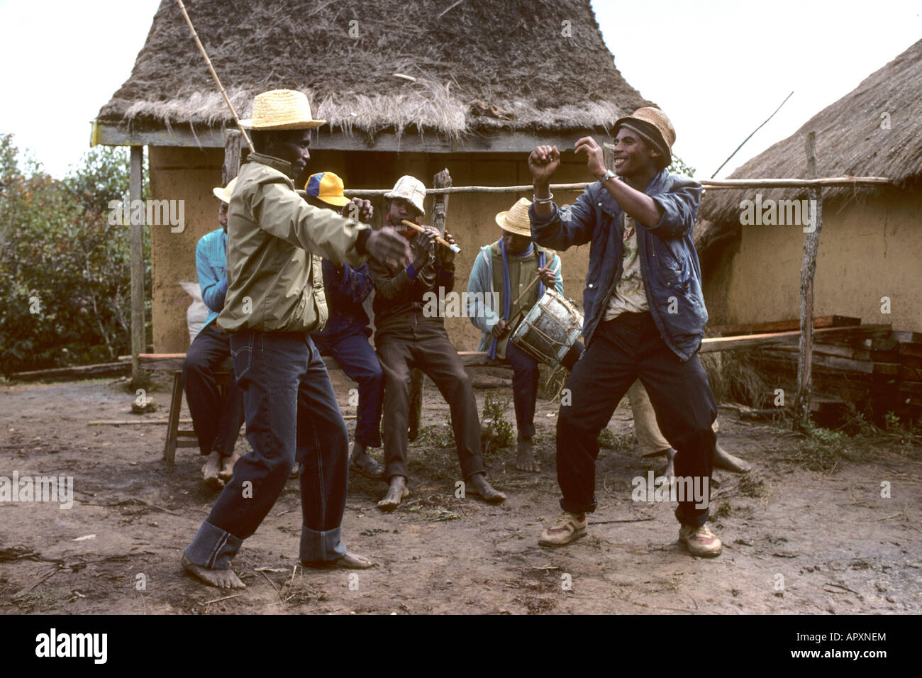Madagascar musical instruments hi-res stock photography and images - Alamy