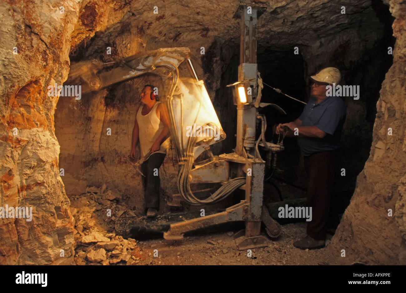 Underground mine, Lightning Ridge, Australien, NSW, Underground mine of ...
