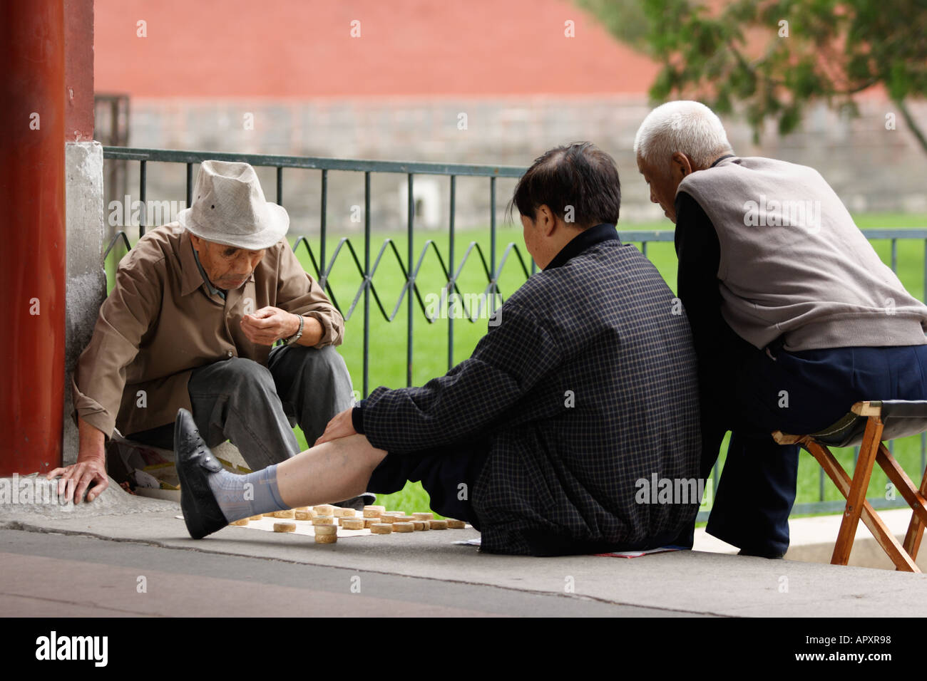 Chinese men playing board game hi-res stock photography and images - Alamy
