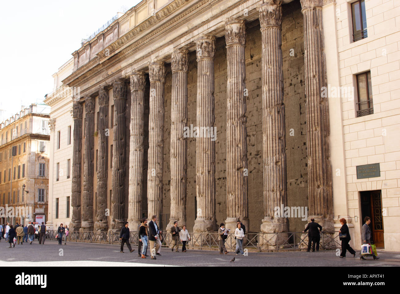 Hadrians Temple which houses Rome Stock Exchange Piazza Di Pietra Rome ...