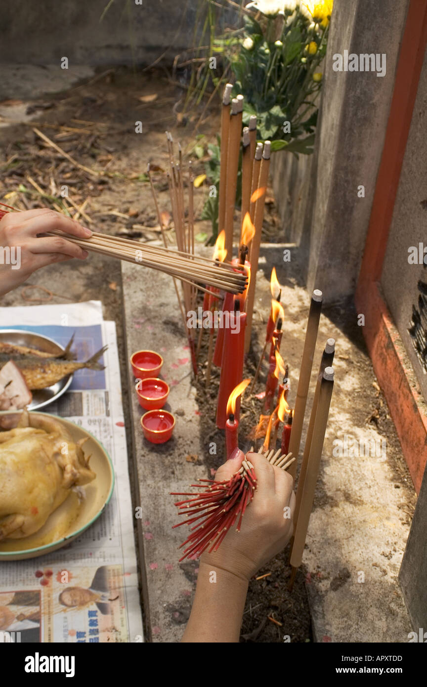 Offerings and prayers during Qing Ming Festival Malaysia Stock Photo ...