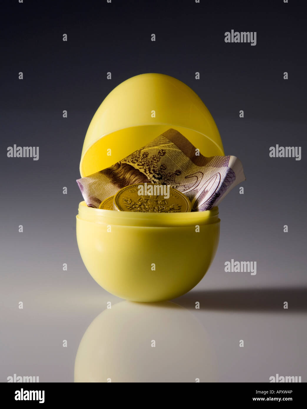 Money nest egg hi-res stock photography and images - Alamy