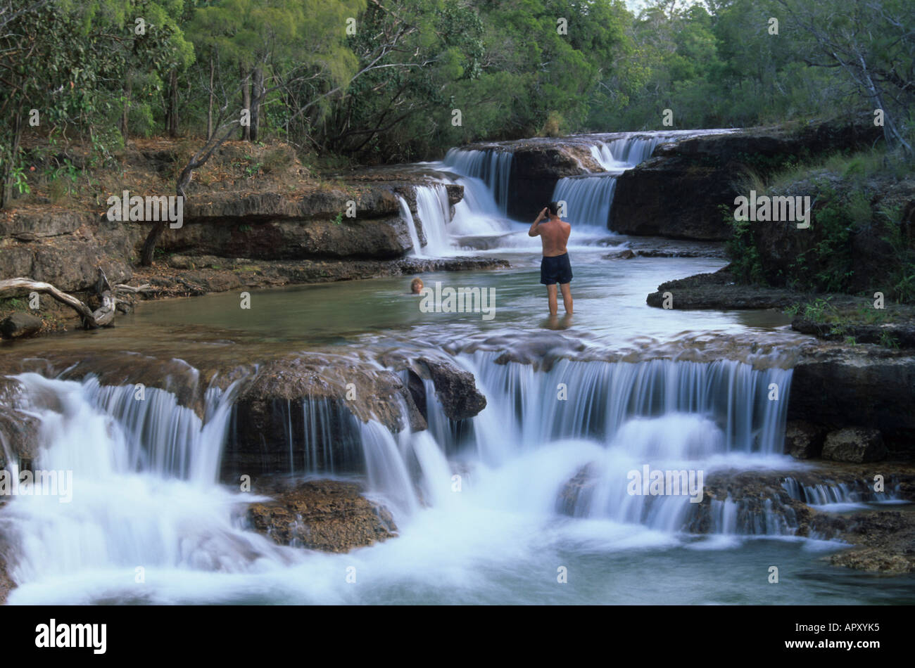 Swimming at Twin Falls waterfall, Australien, Qld, Telegraph Road ...