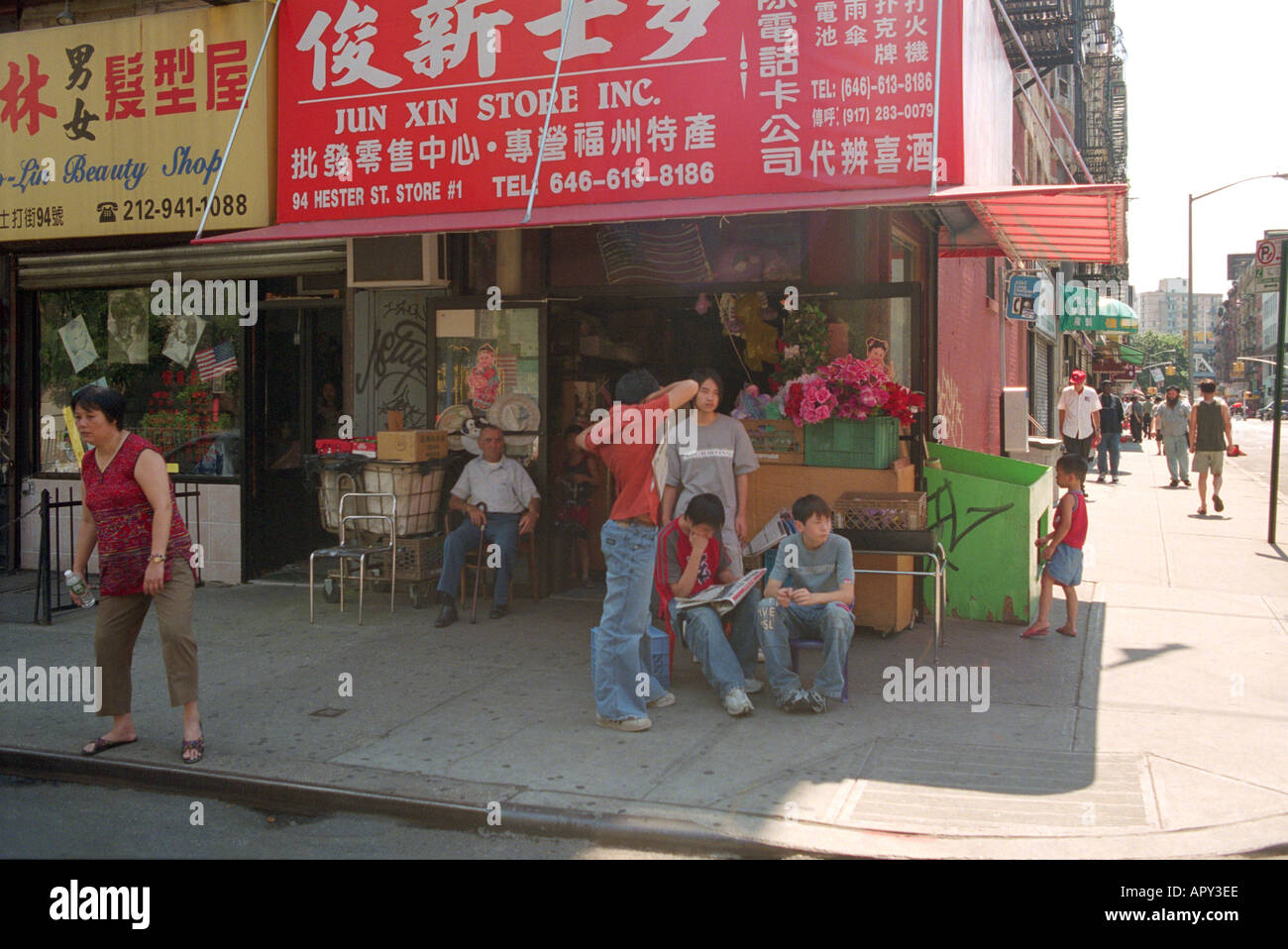 Chinese family in china town usa hi-res stock photography and images ...