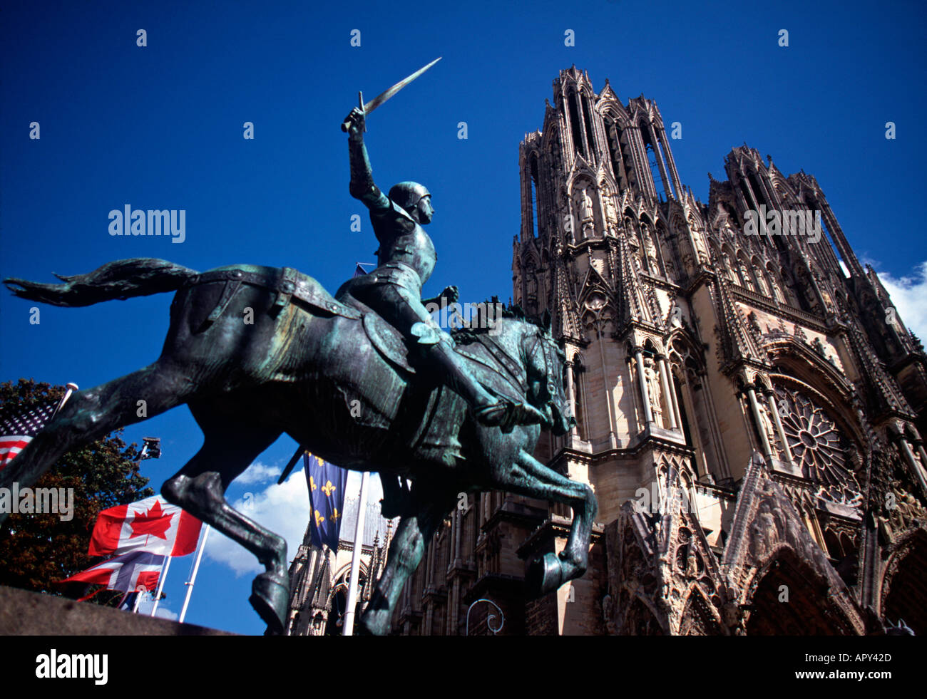 Reims cathedral statue joan arc hi-res stock photography and images - Alamy