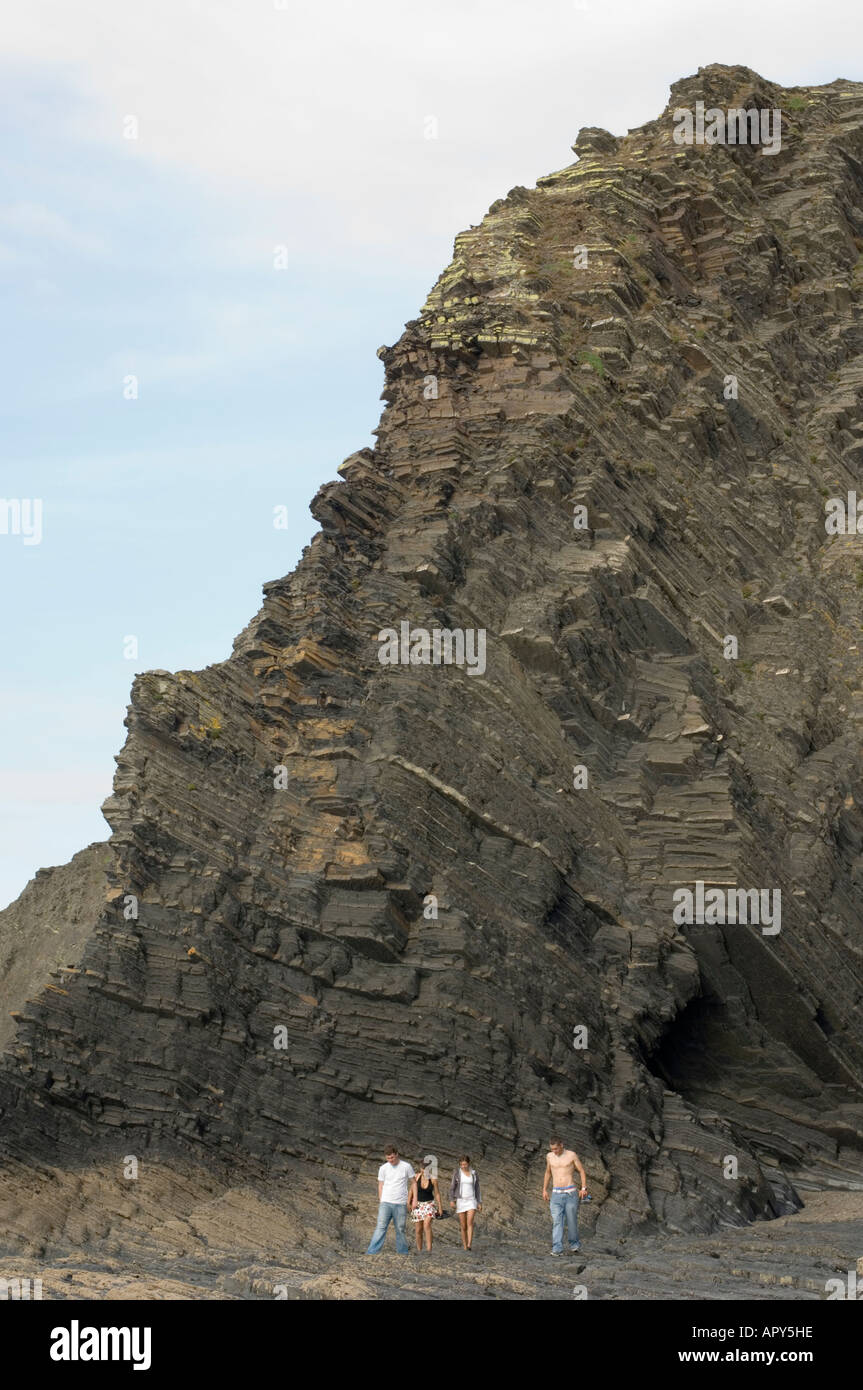 People walking underneath hi-res stock photography and images - Alamy