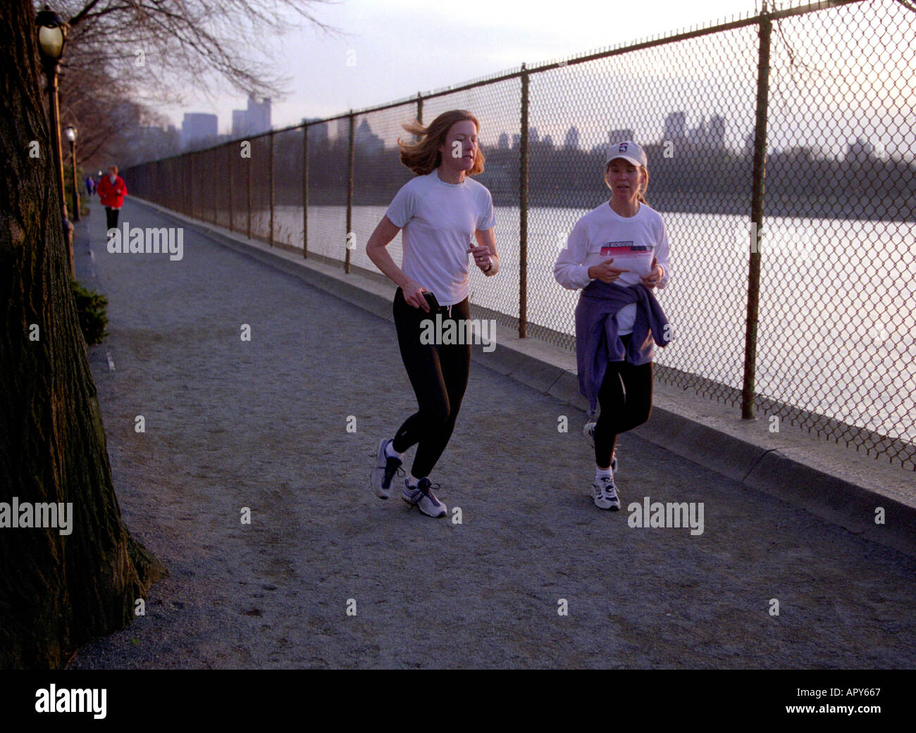Jogging around reservoir hi-res stock photography and images - Alamy