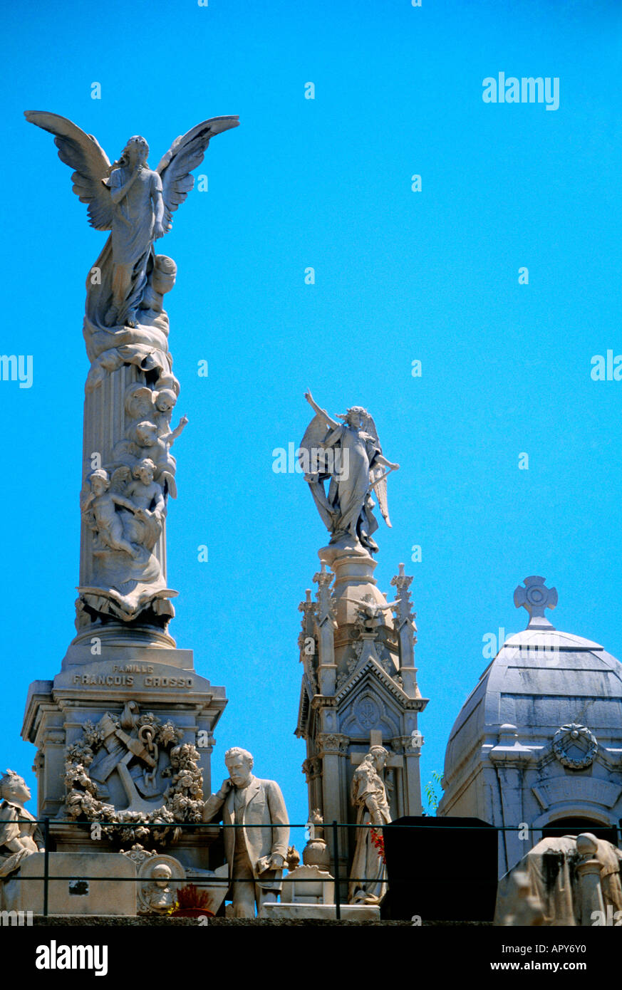 Statues of angels hi-res stock photography and images - Alamy