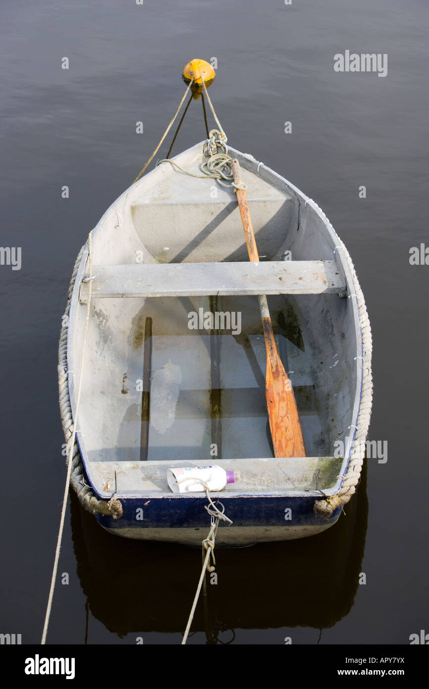 rowing boat with oar on water Stock Photo - Alamy