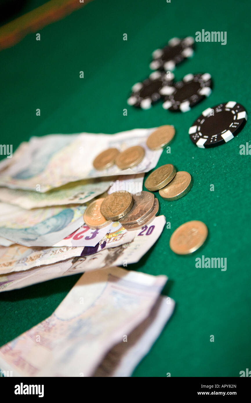 Poker chips and cash Stock Photo - Alamy