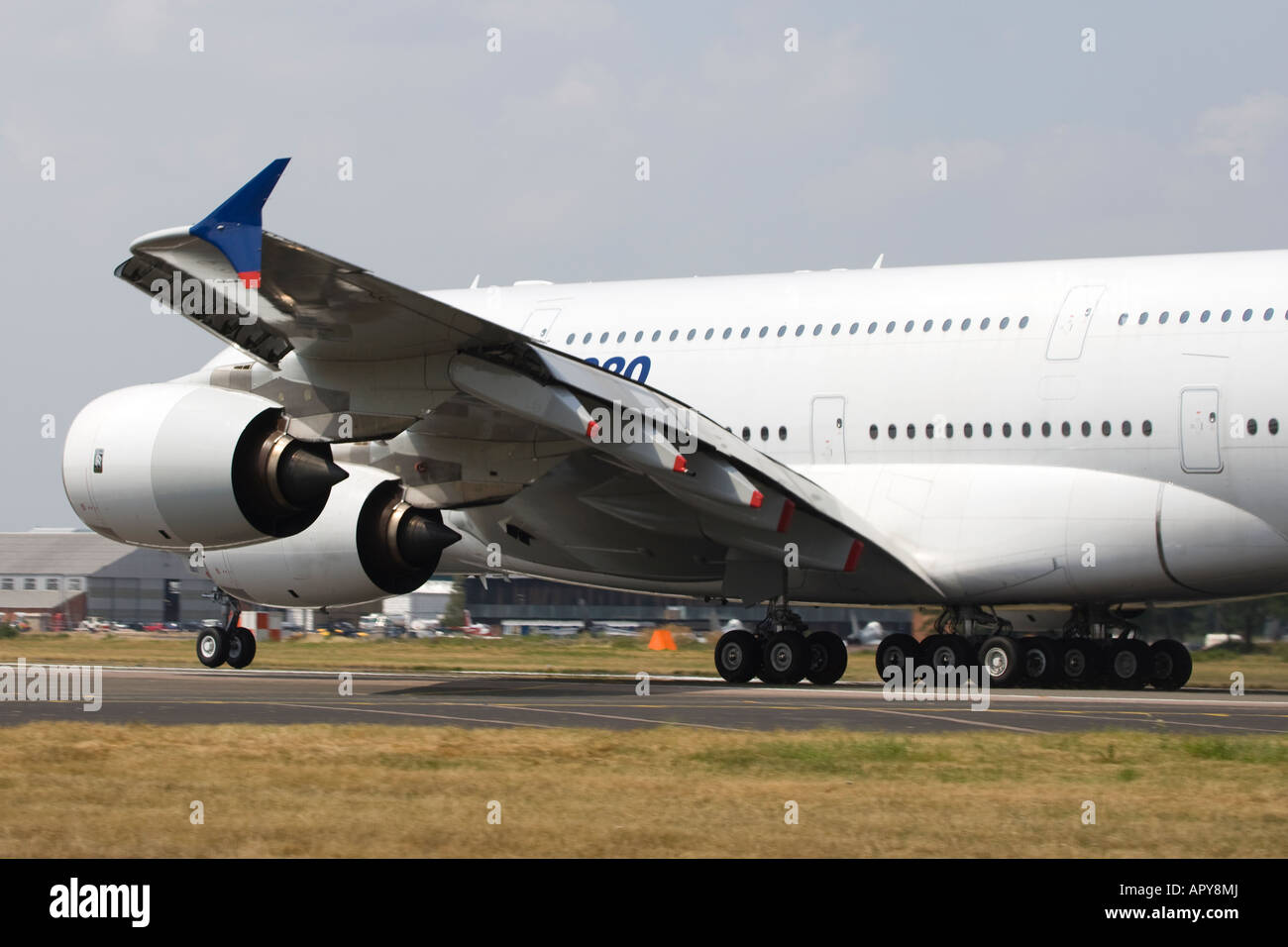 Airbus A380 superjumbo new technology advanced biggest passenger ...