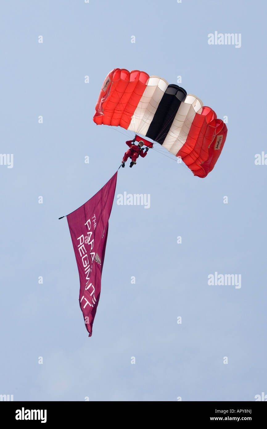 Army red devils parachute team hi-res stock photography and images - Alamy