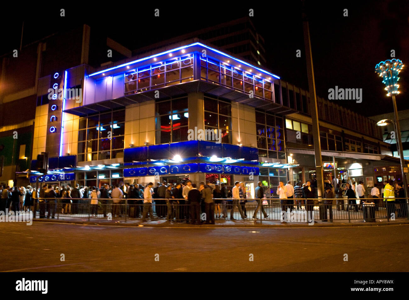 Nightlife leeds hi-res stock photography and images - Alamy