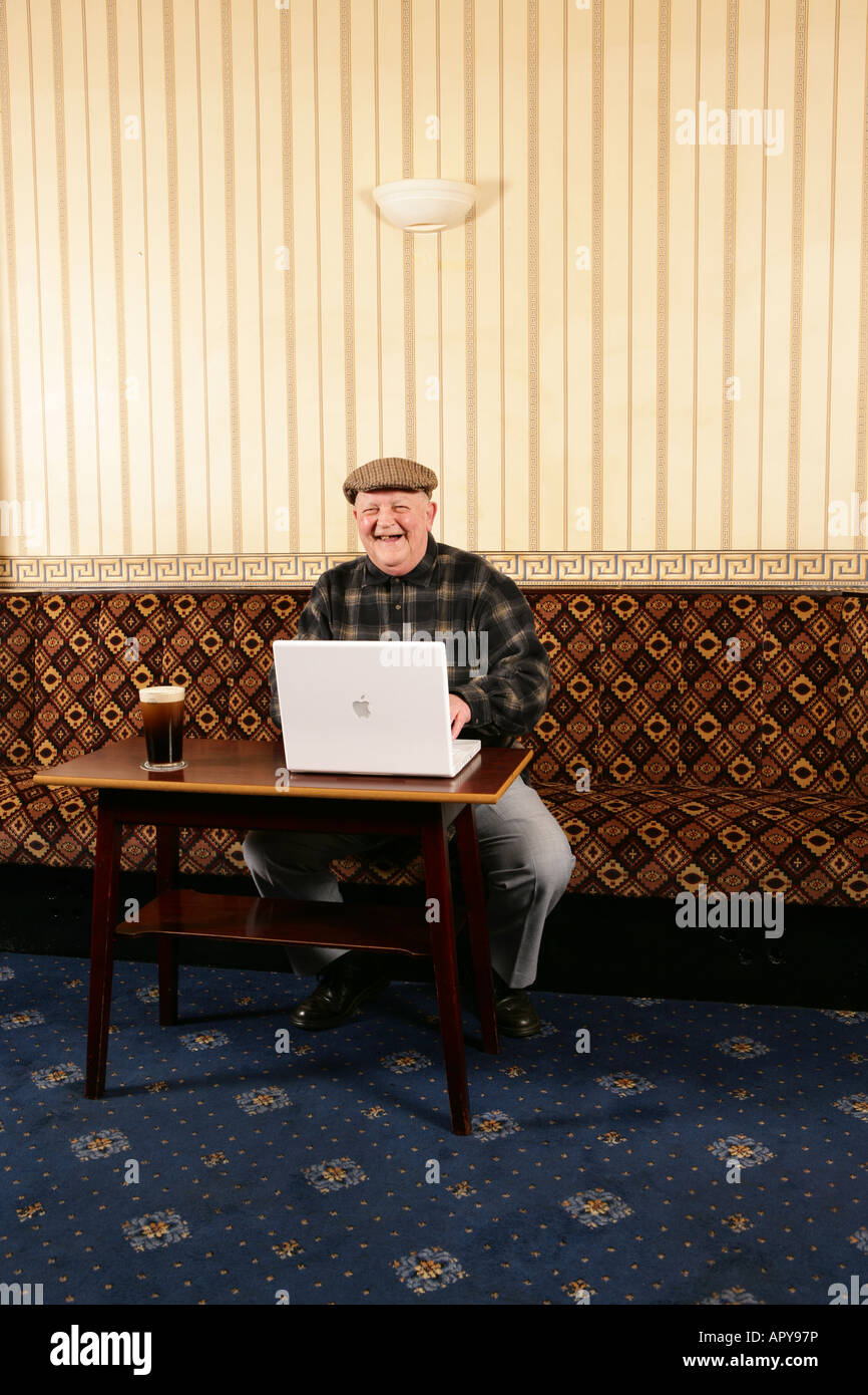 Oap using a mobile phone hi-res stock photography and images - Alamy