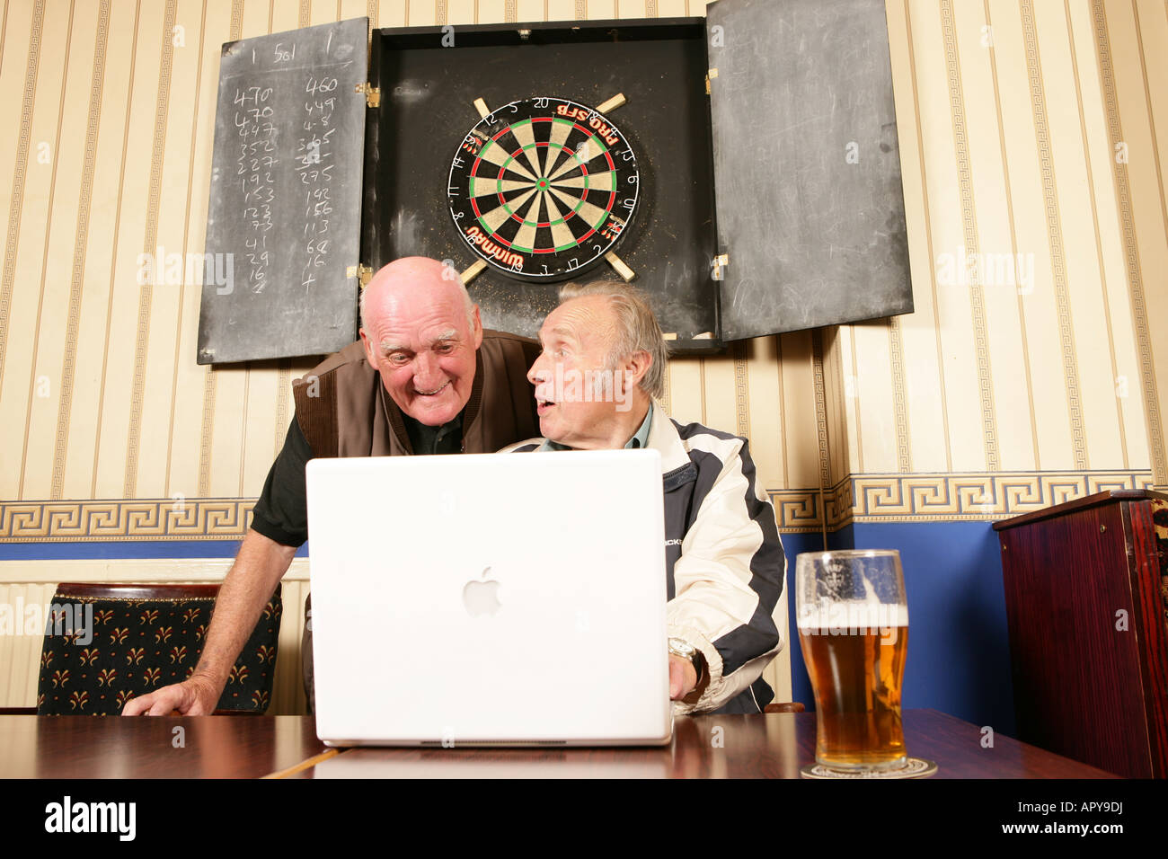 Working mans public house hi-res stock photography and images - Alamy