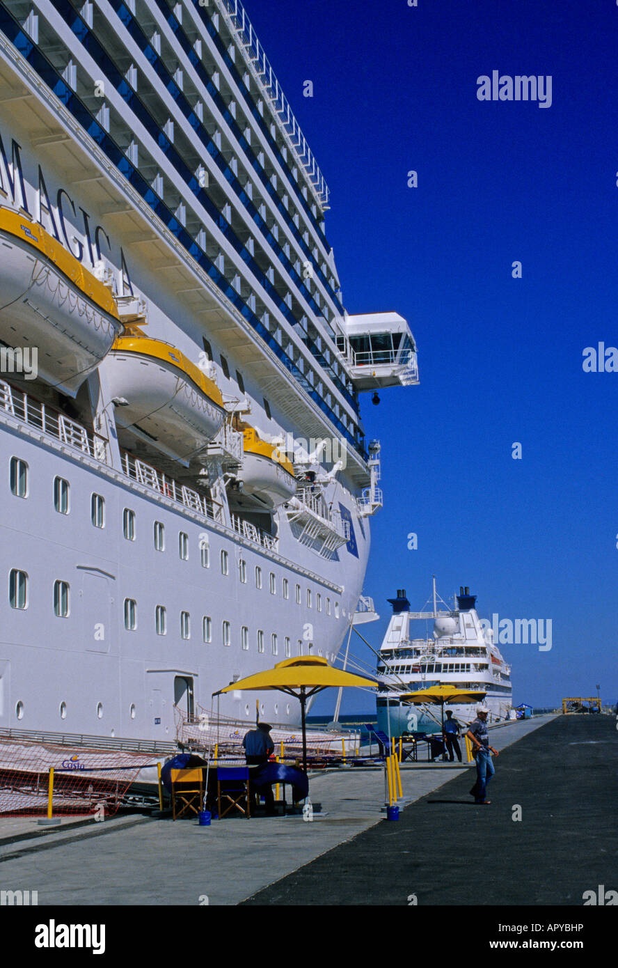 Cruiseship gangway hi-res stock photography and images - Alamy
