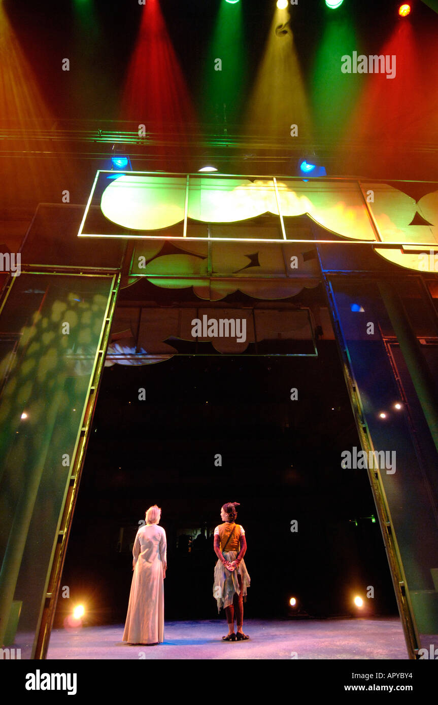 Actors backstage stage hi-res stock photography and images - Alamy