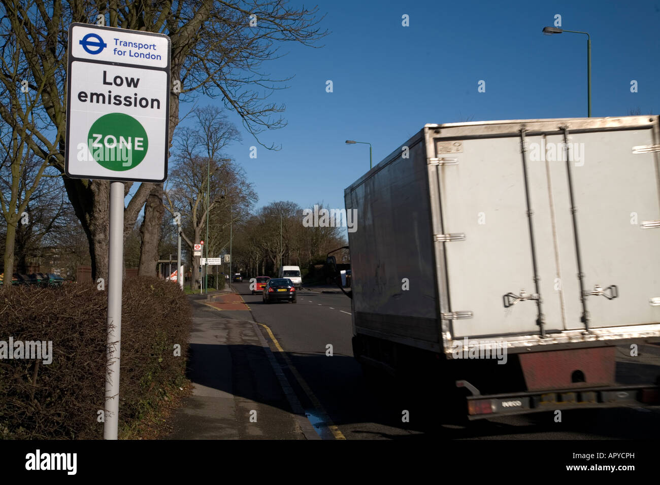 London low emission zone sign hi-res stock photography and images - Alamy