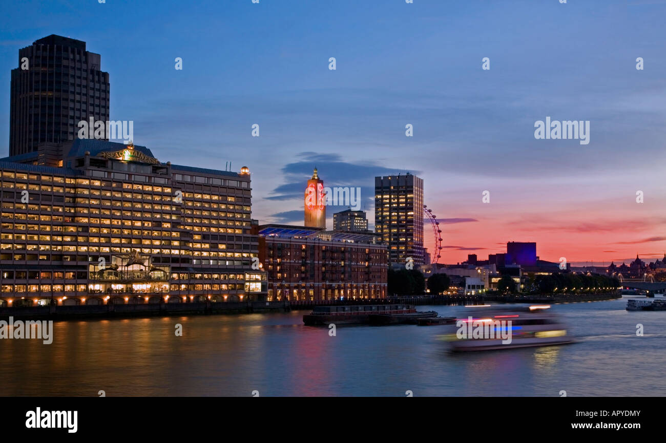 River thames tourism hi-res stock photography and images - Alamy