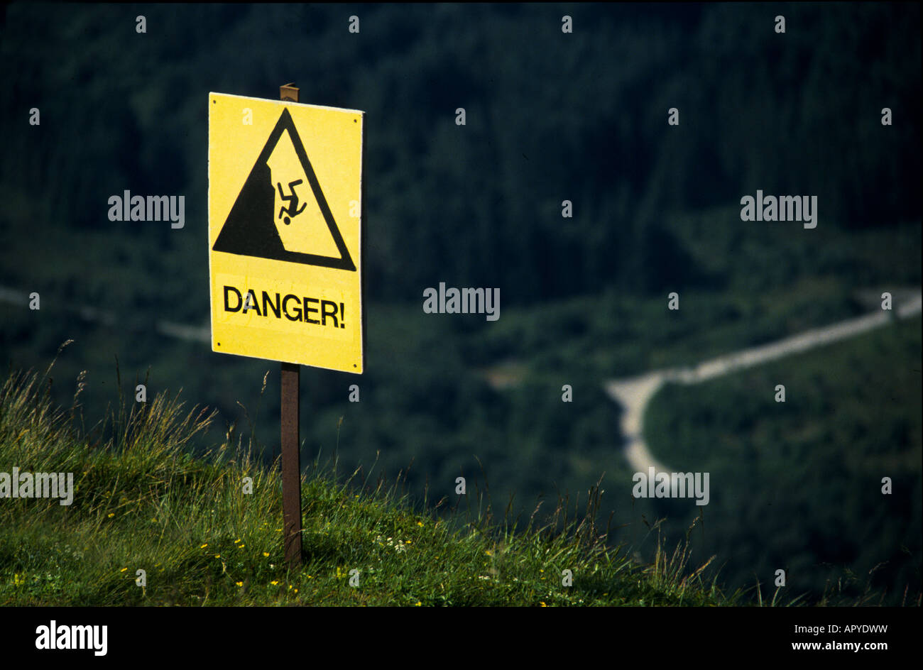 Sheer drop warning sign hi-res stock photography and images - Alamy