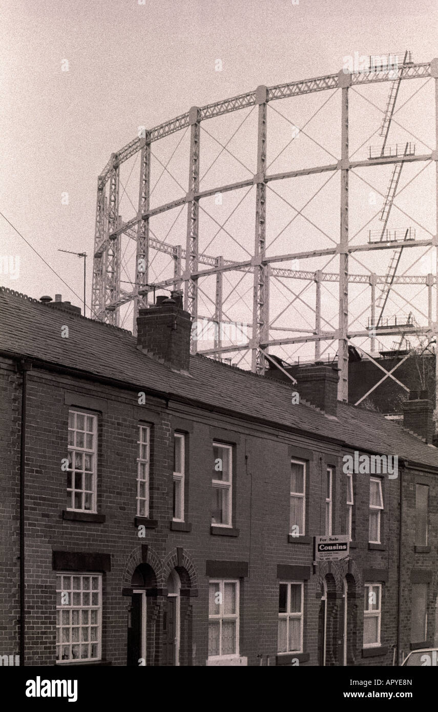 Gasometer england houses hi-res stock photography and images - Alamy
