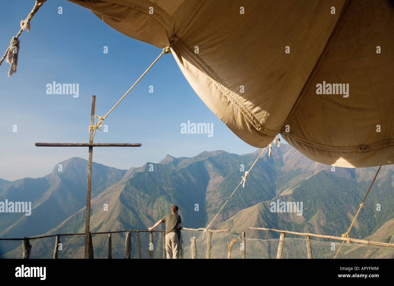 INDIA KERALA MUNNAR MAN AT TOP STATION VIEWPOINT Stock Photo - Alamy