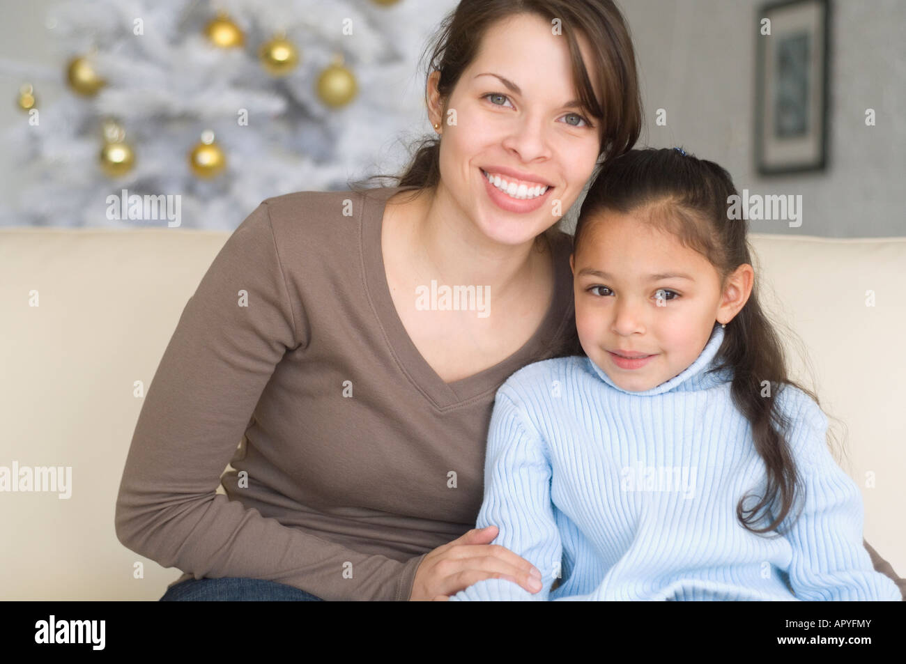 Hispanic mother and daughter hugging Stock Photo - Alamy