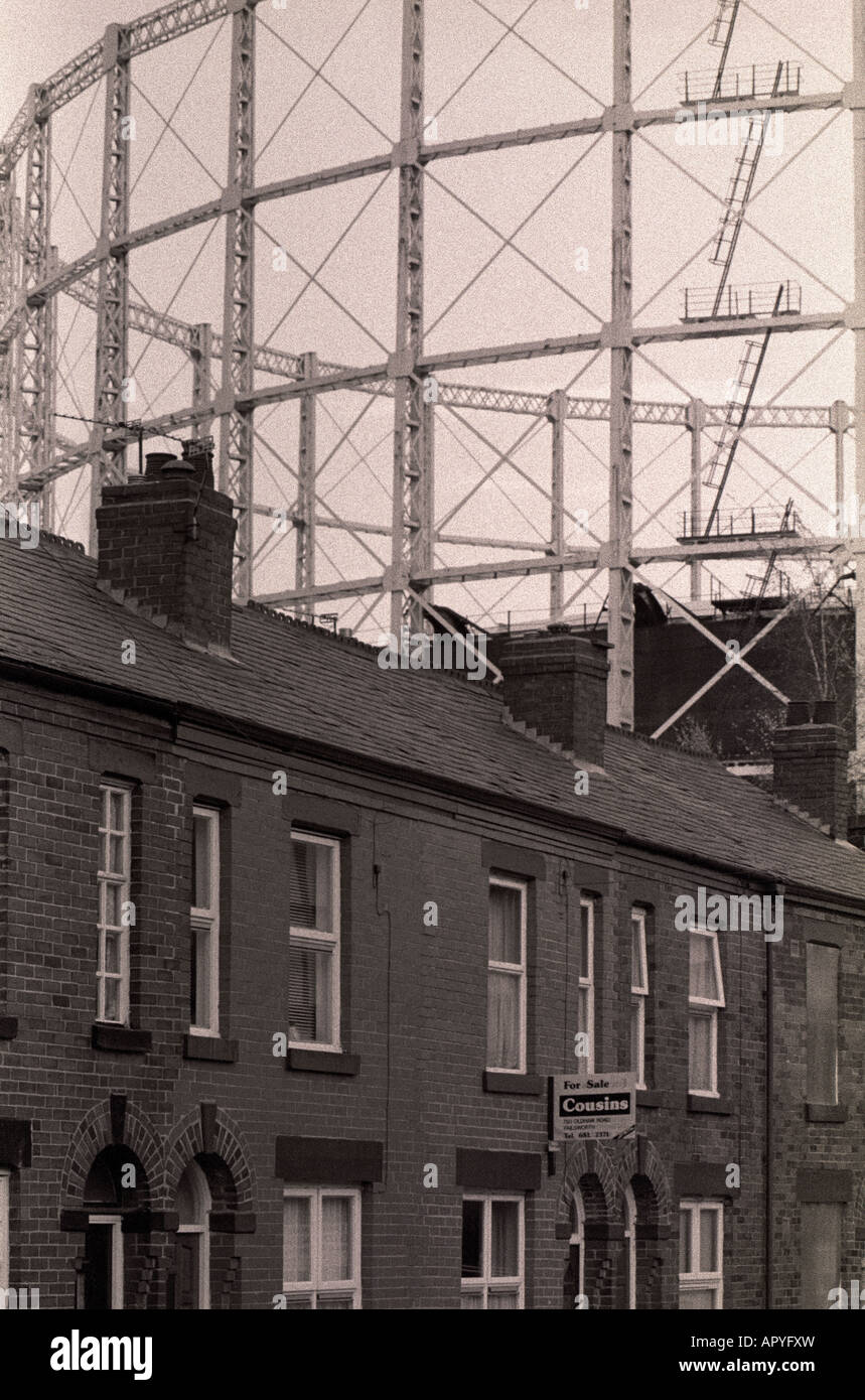 Gasometer england houses hi-res stock photography and images - Alamy