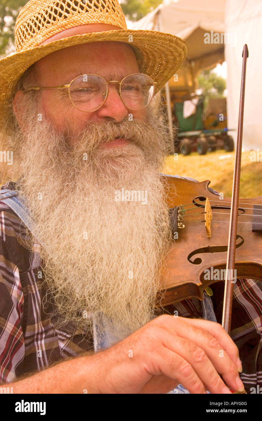 Fiddle bow country hi-res stock photography and images - Alamy