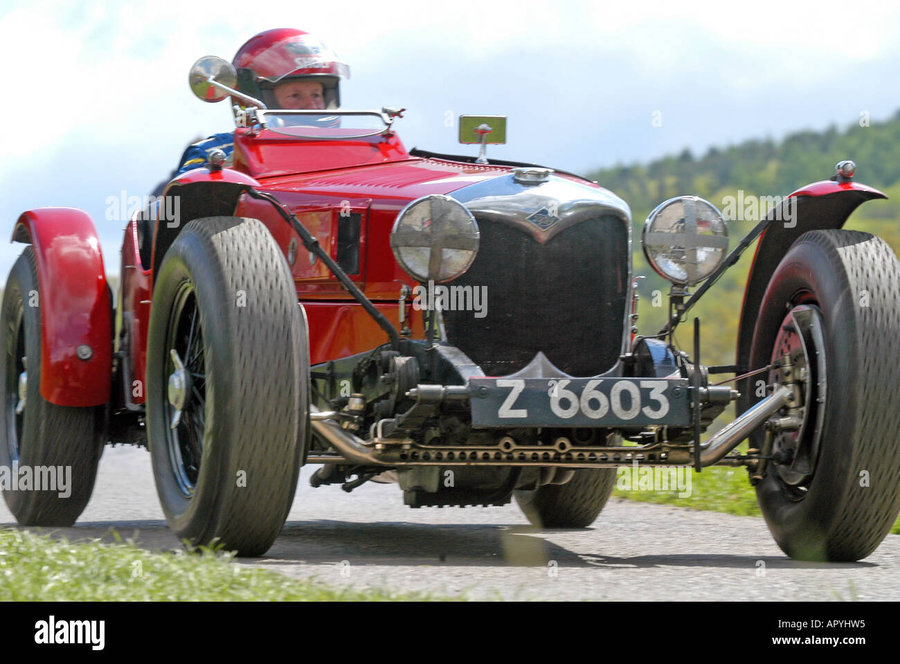 Vintage sports car club racing at Wiscombe park hill climb Devon ...