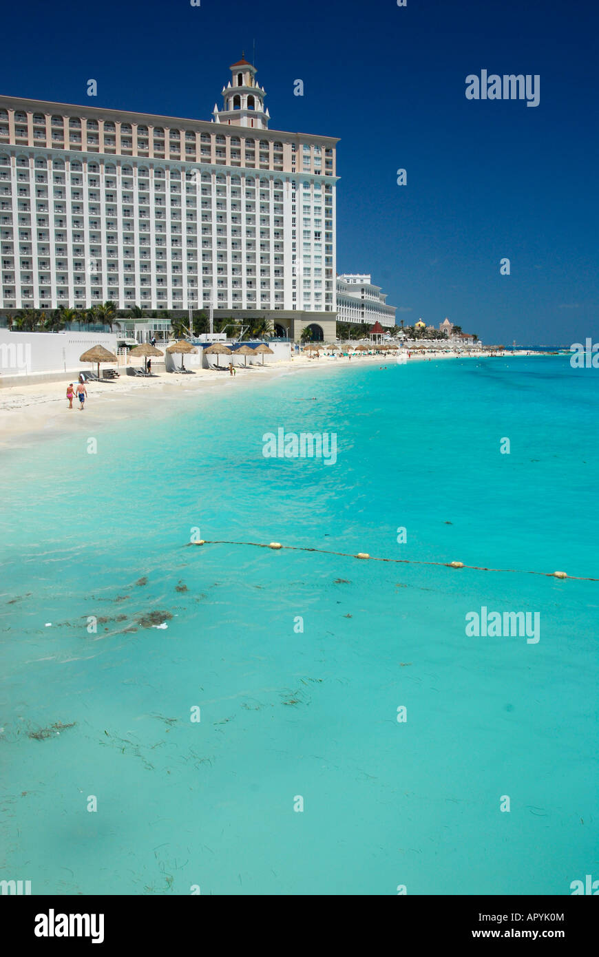 Sandy beach in Cancun hotel and resort area, Quintana Roo State, Mexico ...