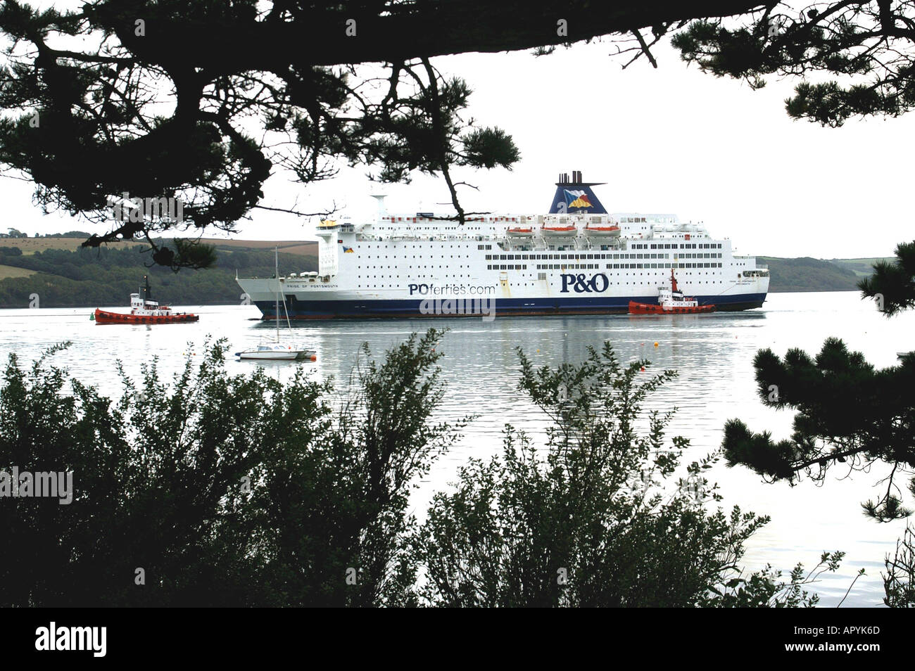 Commerce pando peninsular and orient ferries ship estuary hi-res stock ...