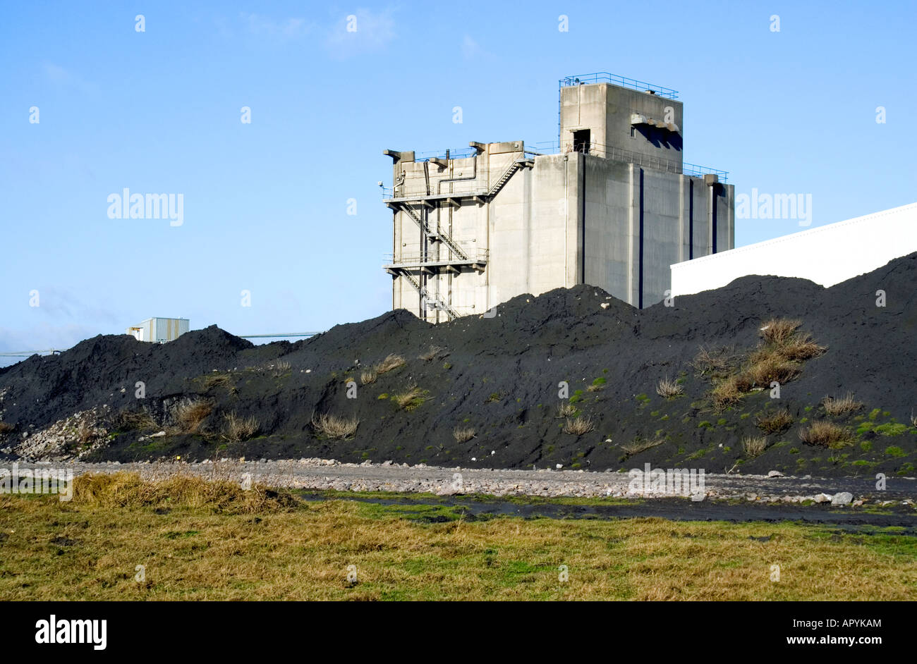 Pulverised fuel ash (pfa), Aberthaw coal-fired power station, Vale of ...