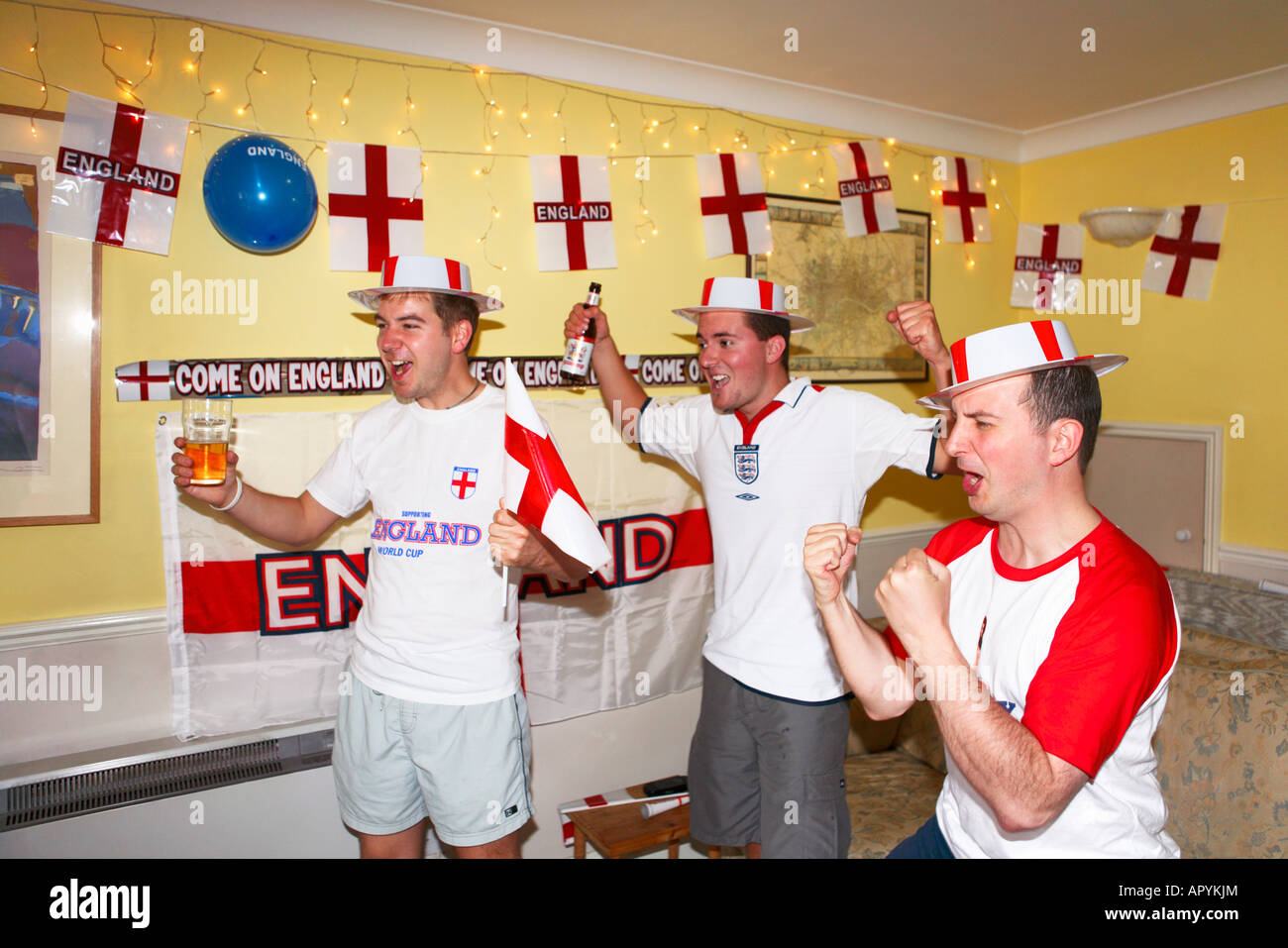 FOOTBALL FANS CELEBRATING AT HOME Stock Photo - Alamy